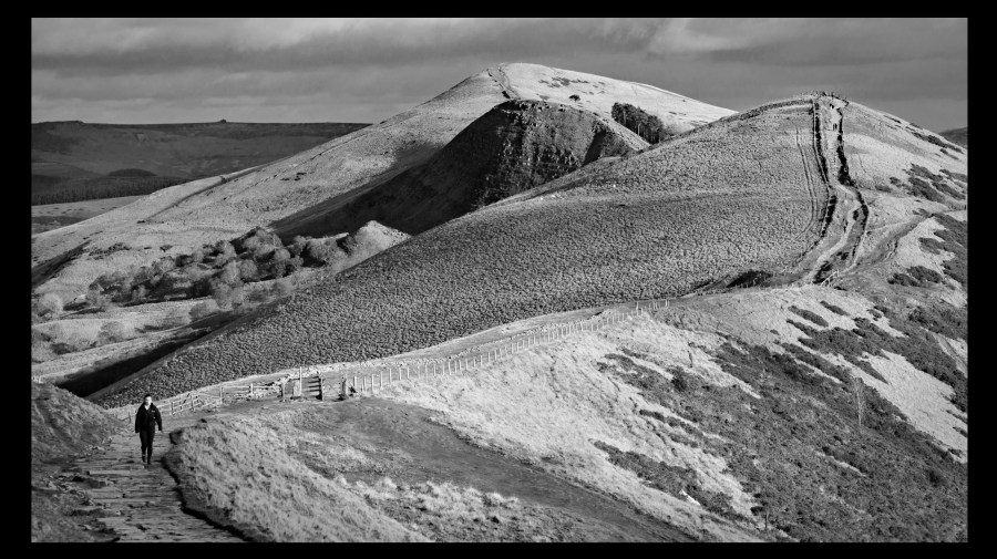UK Iconic Walks – Mam Tor and The Great Ridge, Peak District – Sar Lou ...